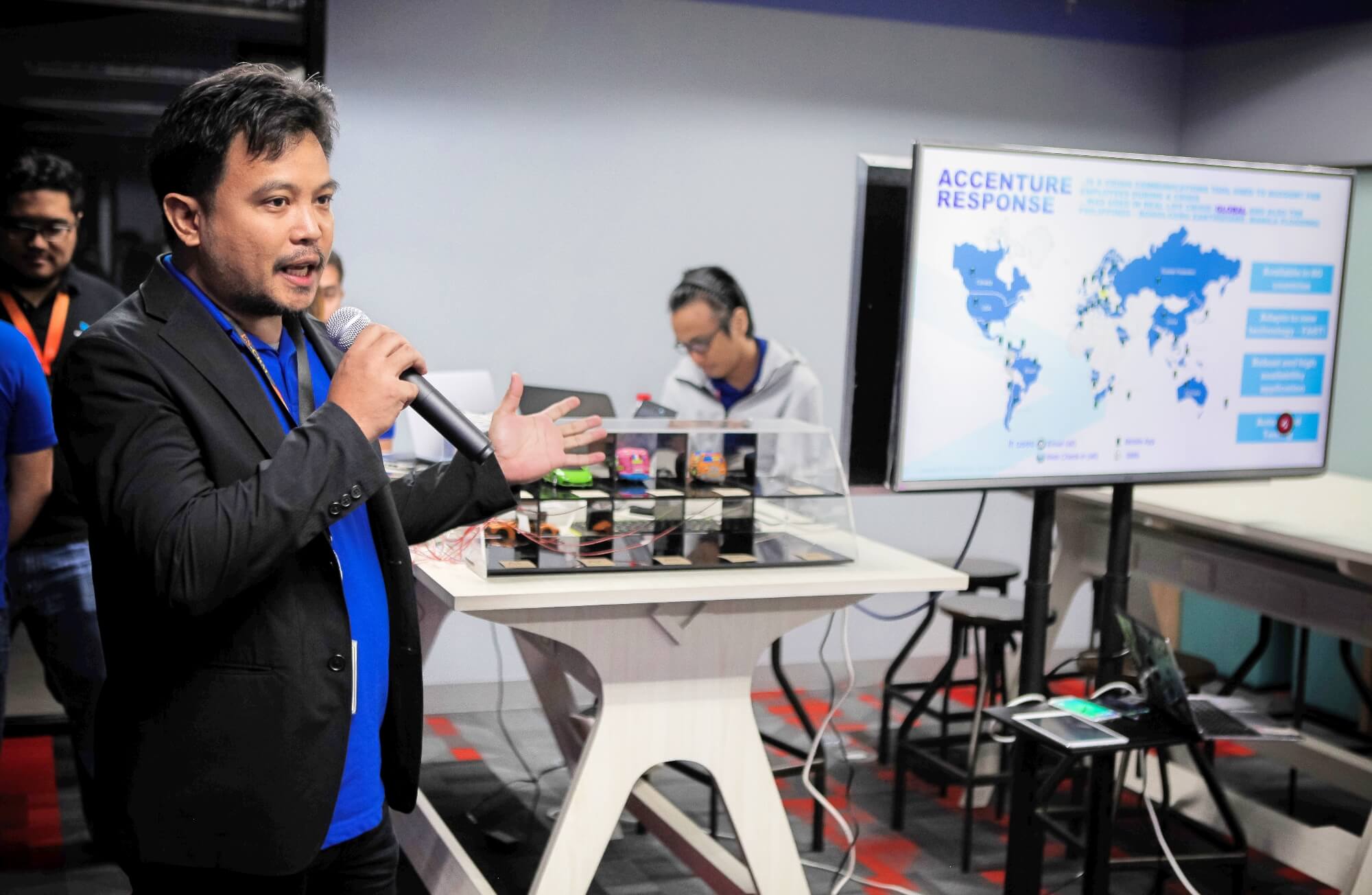 Accenture facility in Cebu highlights new tech in providing solutions