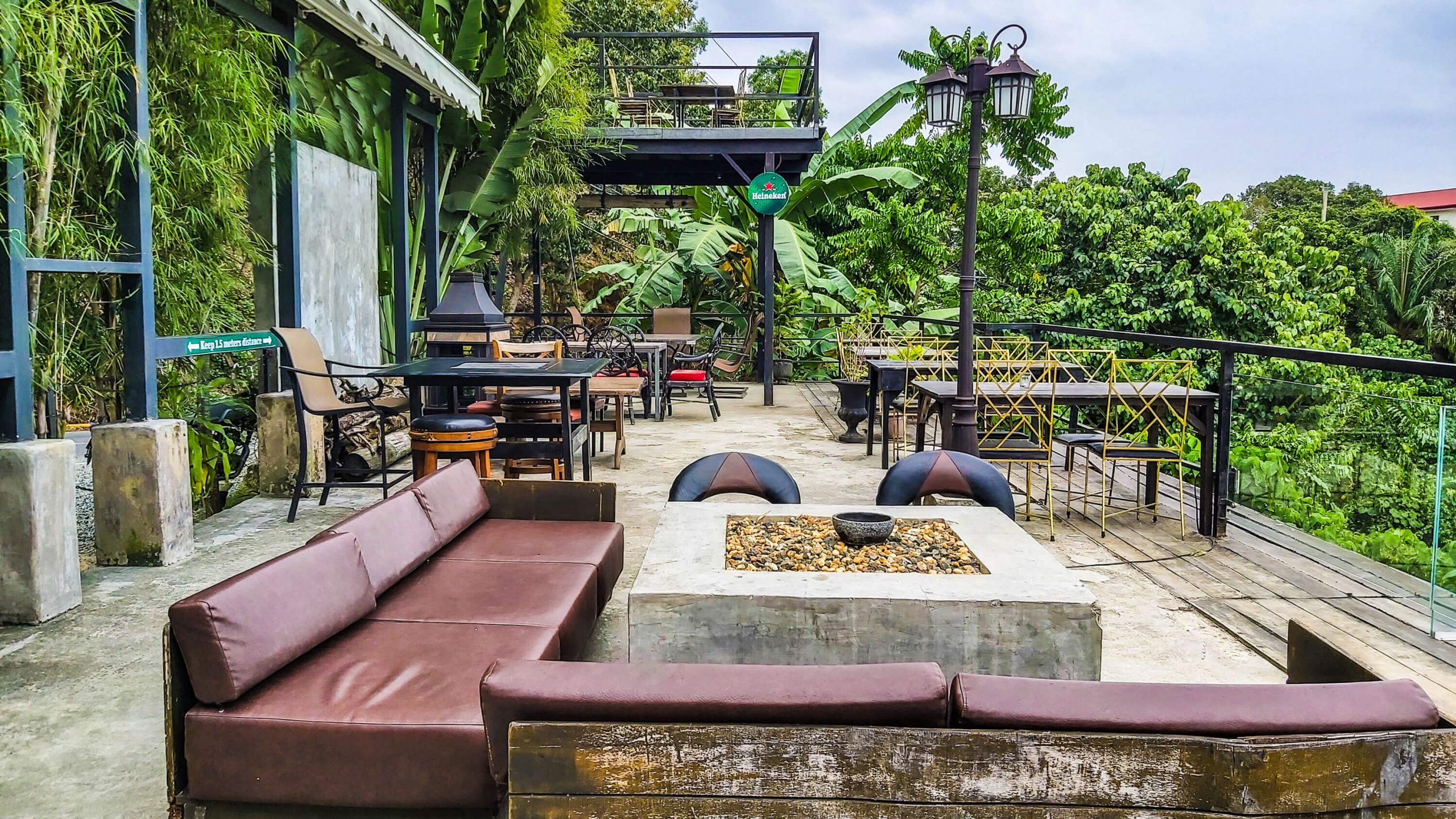 Mountain stop: Woods Smokehouse Restaurant in Busay